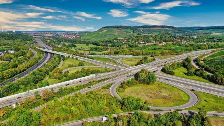 Comparing the Autobahn to Other Major Highway Systems Worldwide ...